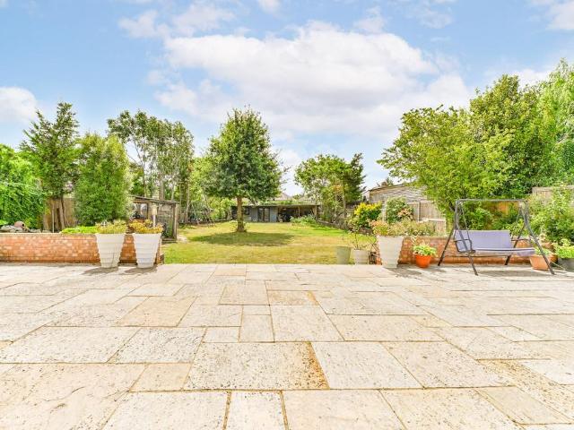 6 bedroom house for sale