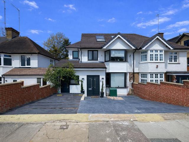 6 bedroom semi detached house for sale