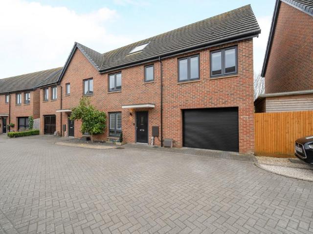 6 bedroom semi detached house for sale