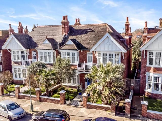 6 bedroom semi detached house for sale