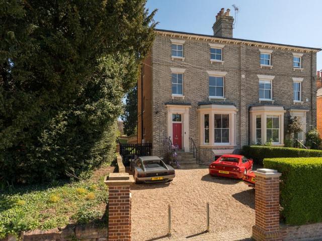 6 bedroom semi detached house for sale