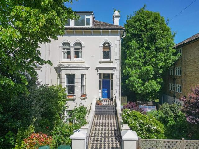 6 bedroom semi detached house for sale