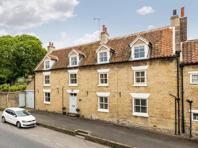 6 bedroom semi detached house for sale