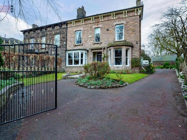 6 bedroom semi detached house for sale