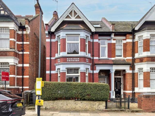 6 bedroom semi detached house for sale