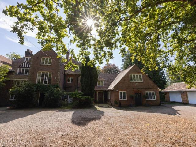 6 bedroom semi detached house for sale