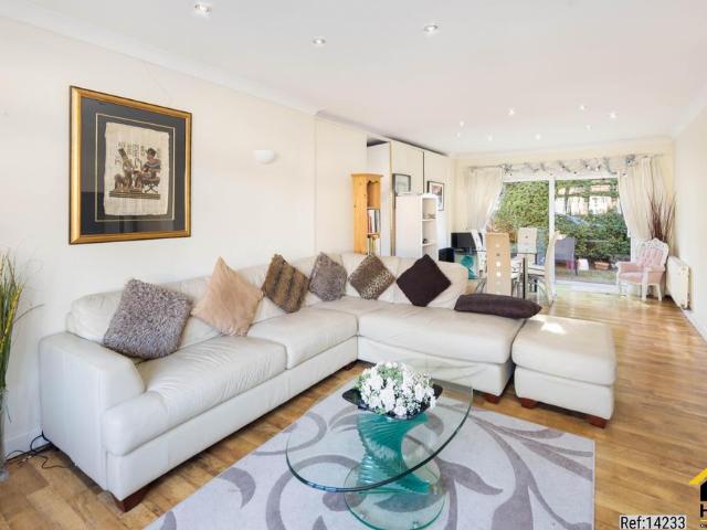 6 bedroom semi detached house for sale