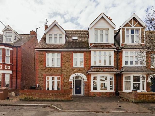 6 bedroom semi detached house for sale