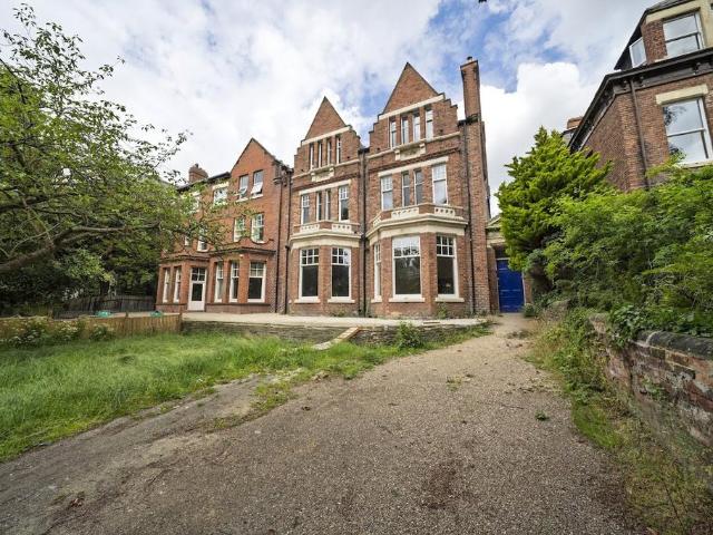 6 bedroom semi detached house for sale