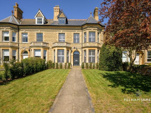 6 bedroom semi detached house for sale