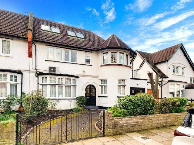 6 bedroom semi detached house for sale