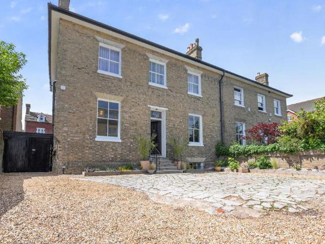 6 bedroom semi detached house for sale