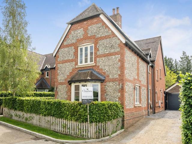 6 bedroom semi detached house for sale