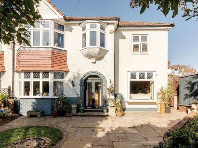 6 bedroom semi detached house for sale