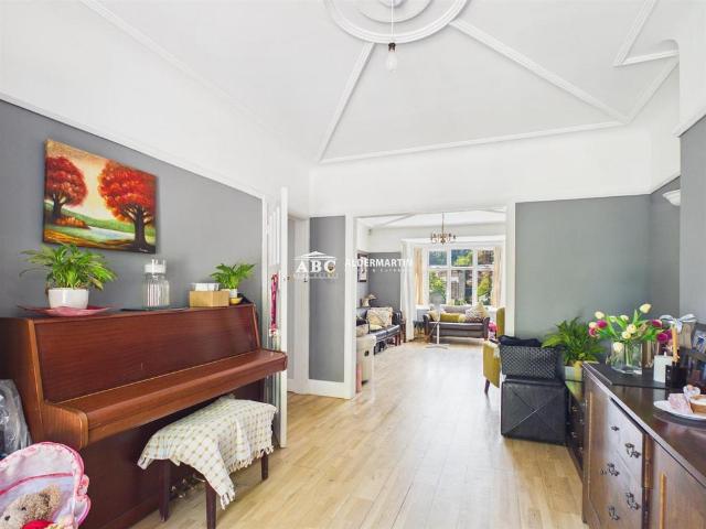 6 bedroom semi detached house for sale