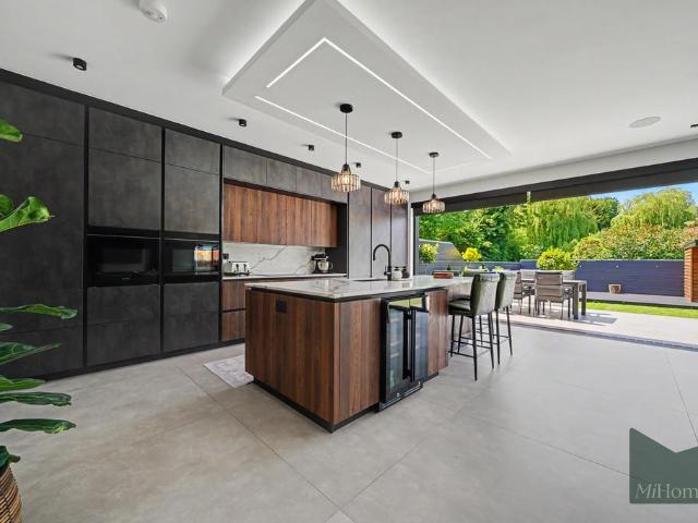 6 bedroom semi detached house for sale