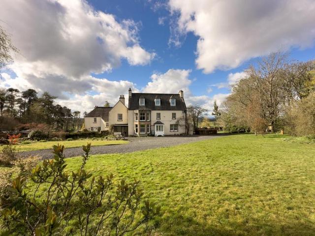 6 bedroom semi detached house for sale