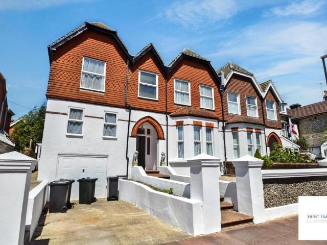 6 bedroom semi detached house for sale