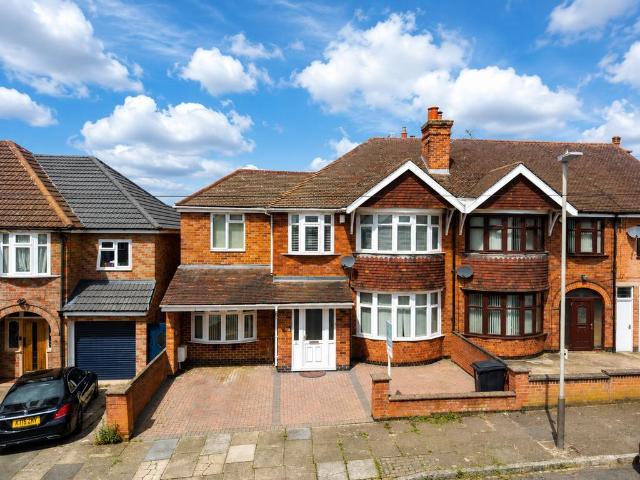 6 bedroom semi detached house for sale