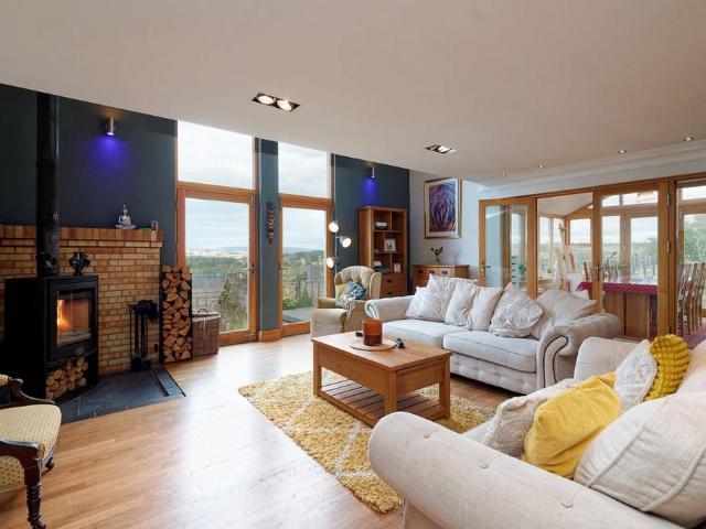 6 bedroom semi detached house for sale