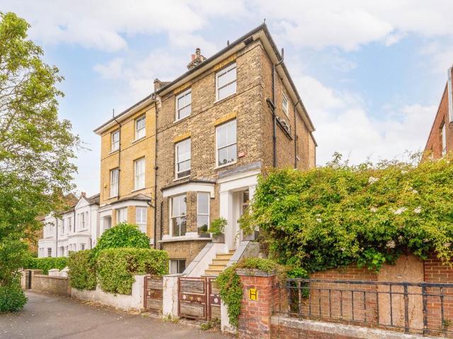 6 bedroom semi detached house for sale
