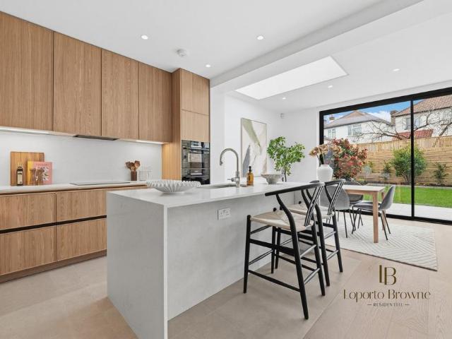 6 bedroom semi detached house for sale