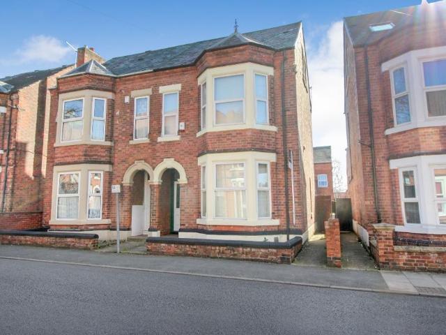 6 bedroom semi detached house for sale