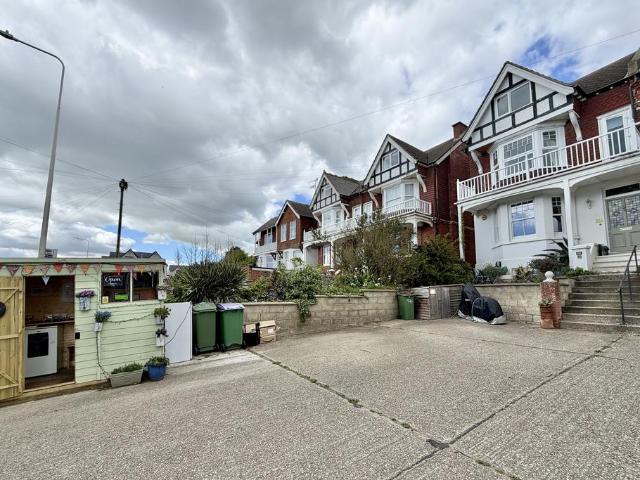 6 bedroom semi detached house for sale
