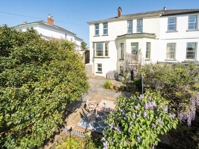 6 bedroom semi detached house for sale