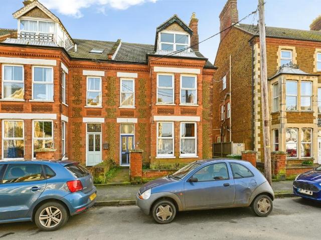 6 bedroom semi detached house for sale