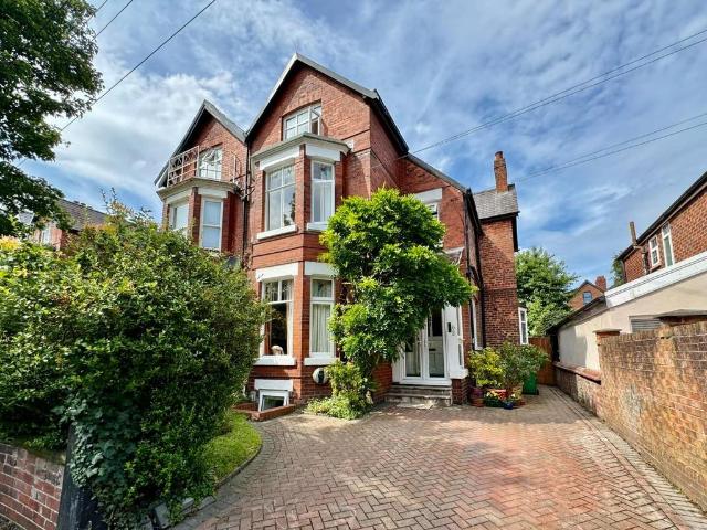 6 bedroom semi detached house for sale