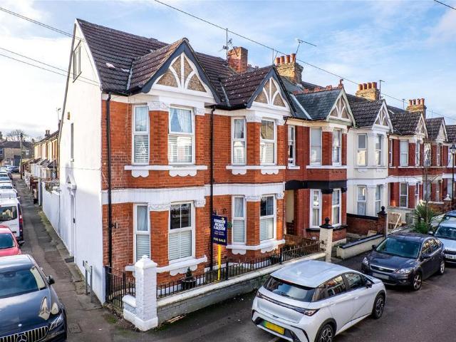 6 bedroom semi detached house for sale