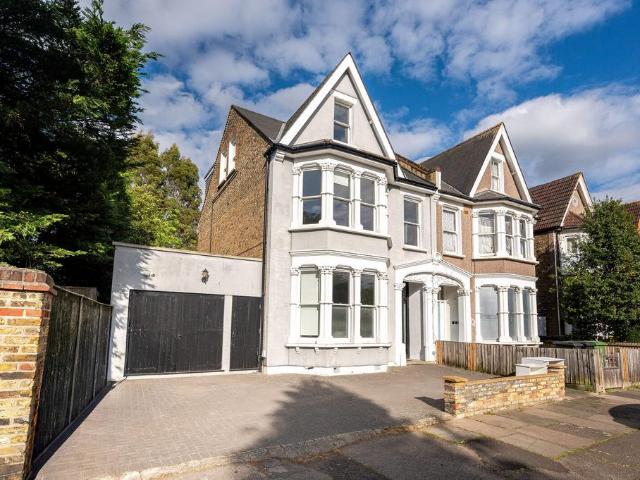 6 bedroom semi detached house for sale
