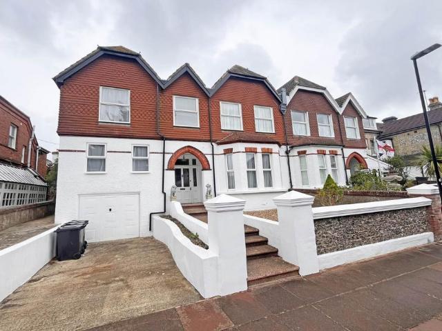 6 bedroom semi detached house for sale
