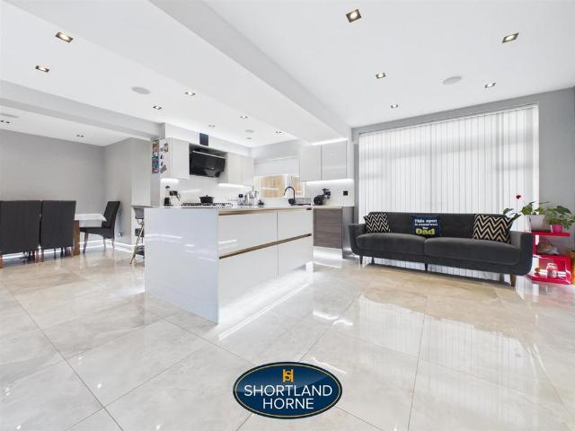 6 bedroom semi detached house for sale