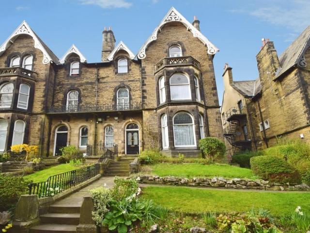 6 bedroom semi detached house for sale