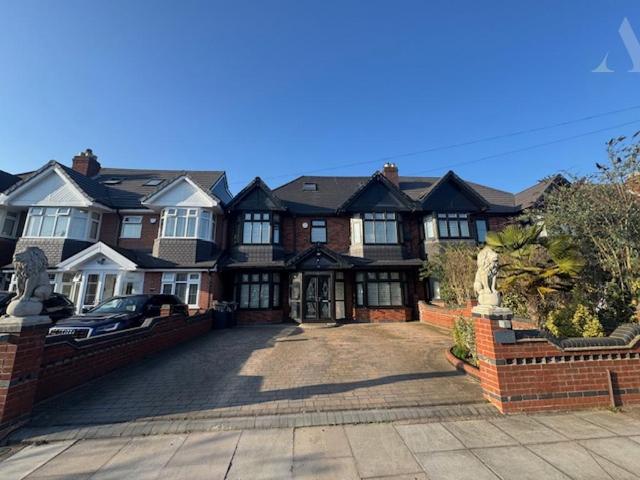 6 bedroom semi detached house for sale