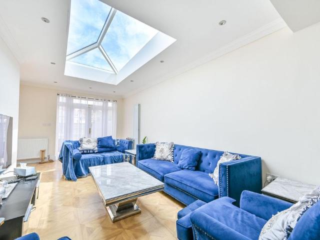 6 bedroom semi detached house for sale