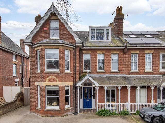 6 bedroom semi detached house for sale