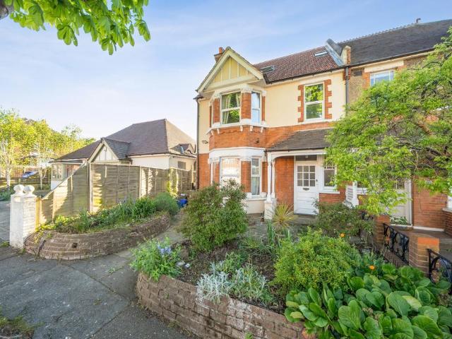 6 bedroom semi detached house for sale