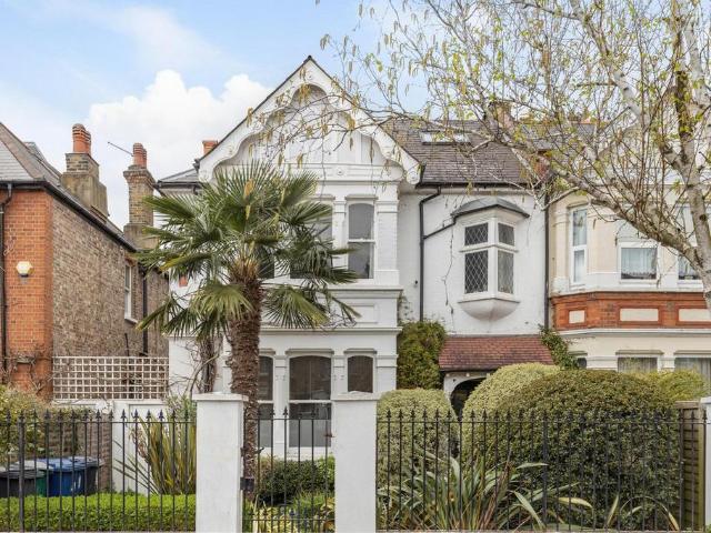 6 bedroom semi detached house for sale