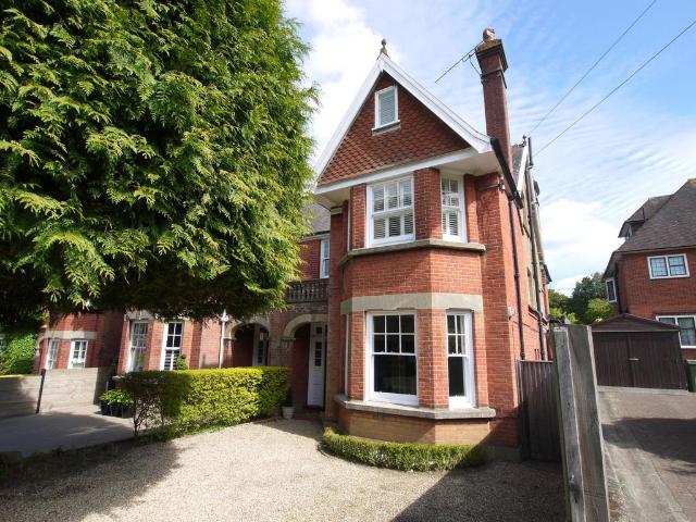 6 bedroom semi detached house for sale