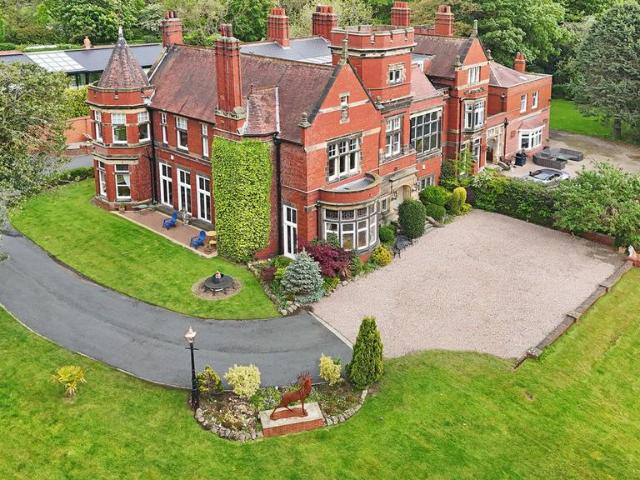 6 bedroom semi detached house for sale