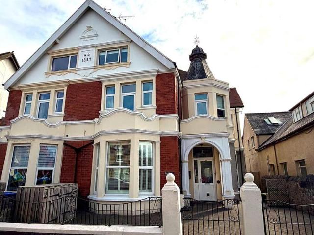 6 bedroom semi detached house for sale