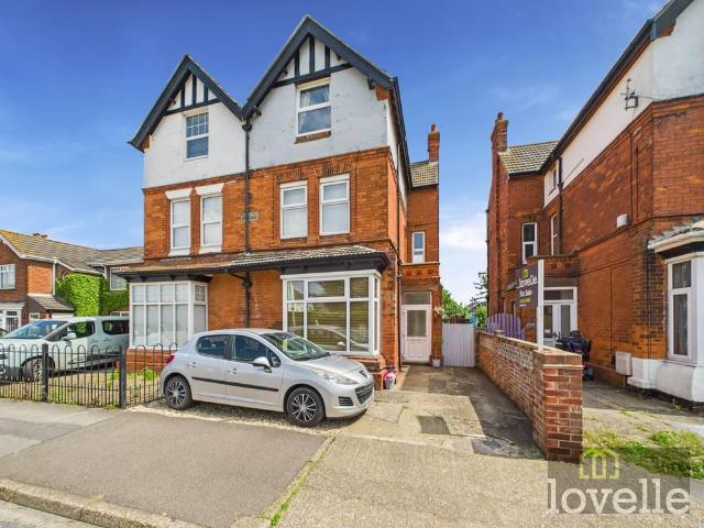 6 bedroom semi detached house for sale