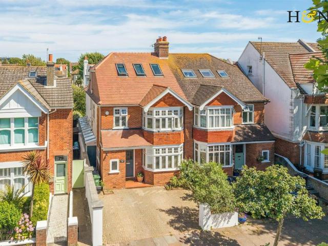 6 bedroom semi detached house for sale