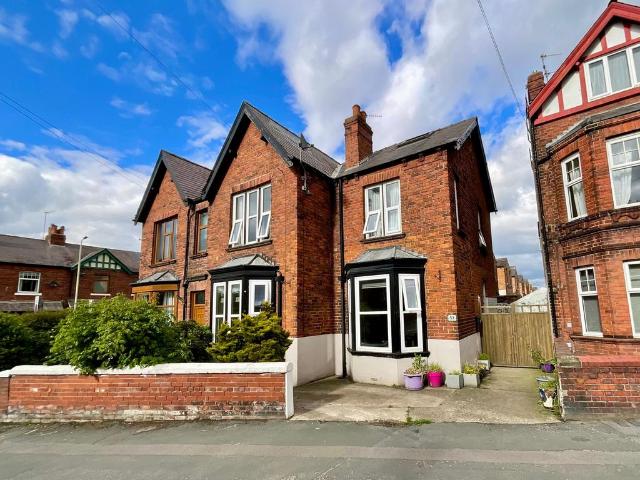 6 bedroom semi detached house for sale