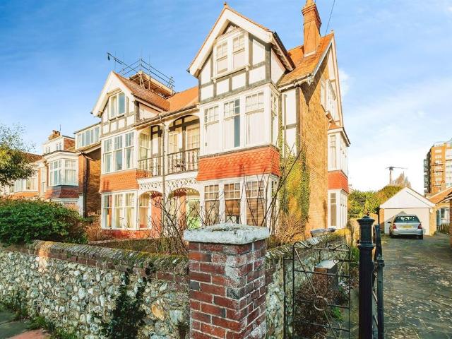 6 bedroom semi detached house for sale