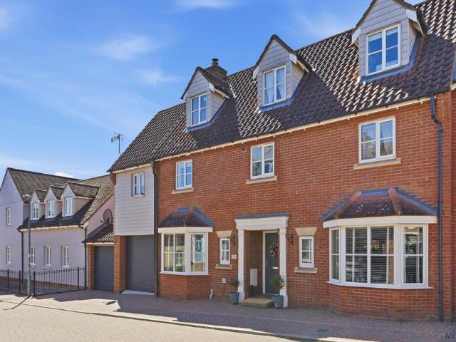 6 bedroom semi detached house for sale