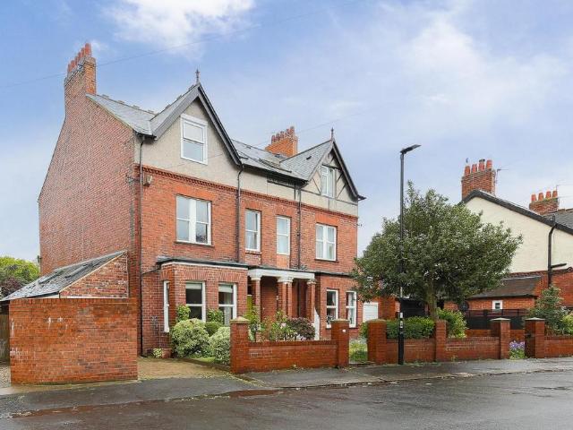 6 bedroom semi detached house for sale